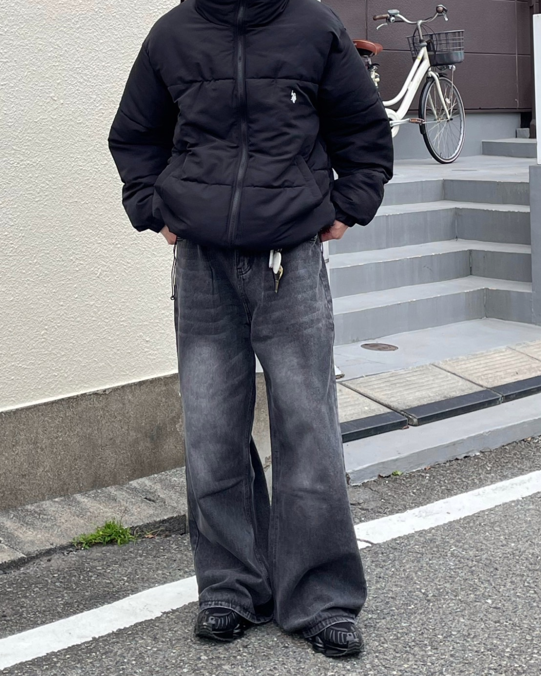 ウォッシュブラックワイドデニムパンツ SS0012 – YOLO(ヨロ ウォッシュブラックワイドデニムパンツ SS0012 – YOLO(ヨロ